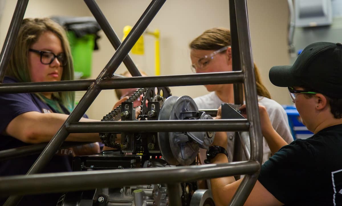 All Female Off-Road Racing Team Shows Off Automotive Engineering Skills