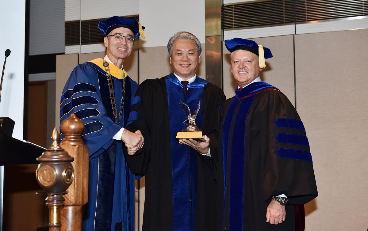 Embry-Riddle Asia Awards Degrees to 112 Graduates