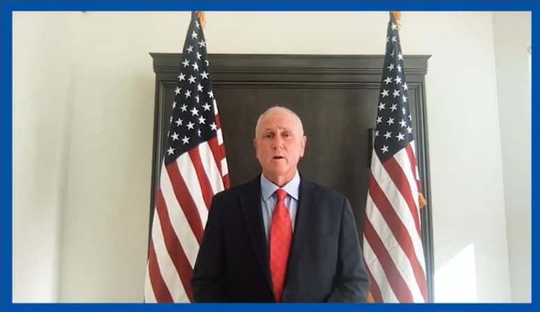 Alumnus, Air Force One Captain Inspires Graduates to Lead through Service